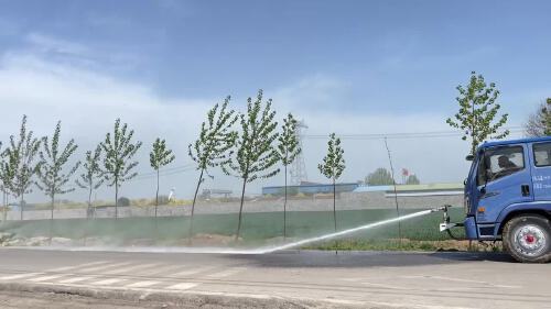 洒水车秒变高压水炮!这功能太实用了,关键时刻能帮大忙