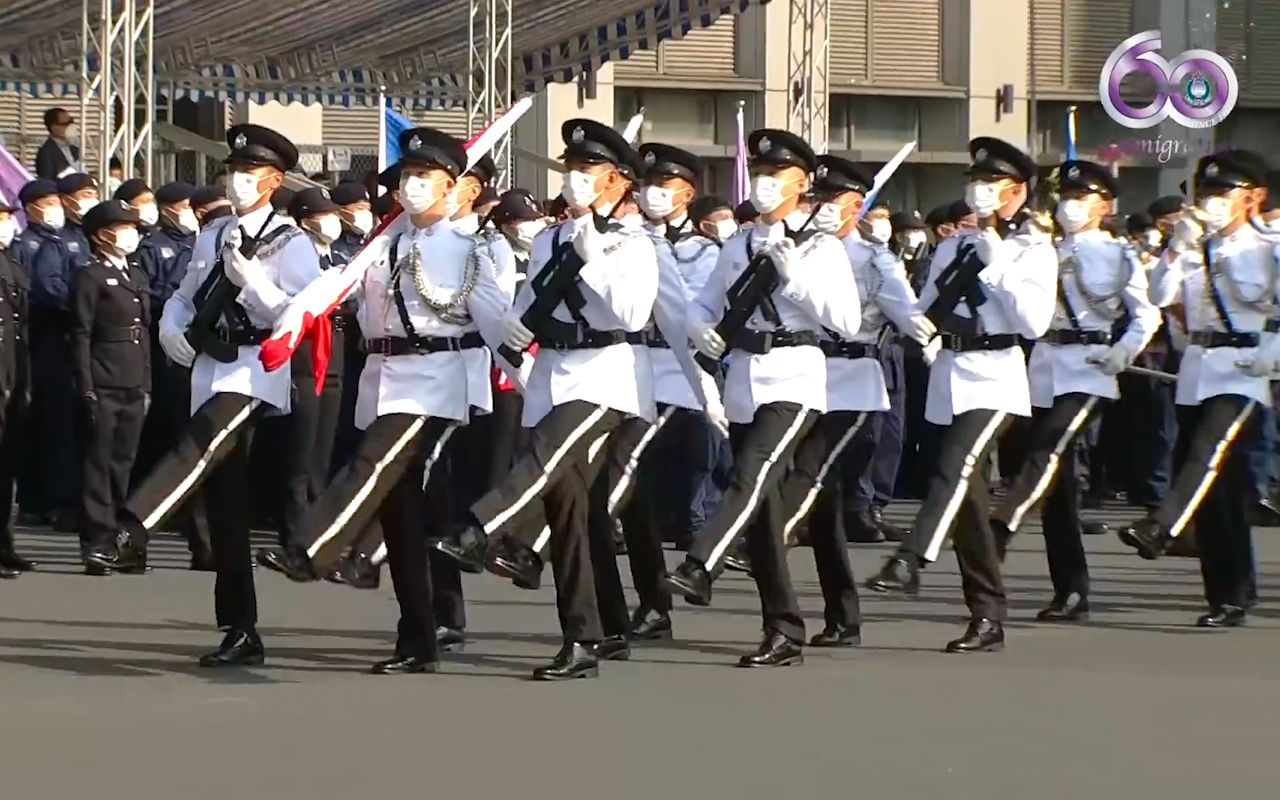 95式步枪+解放军步操!香港入境处六十周年大会奏国歌升国旗