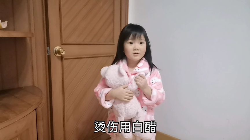 幼儿园中班上安全课,放学回来闺女给妈妈讲,听听她讲的有道理吗