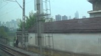 (车厢视角)乘坐T289次列车汉口铁路桥,会车K238次列车