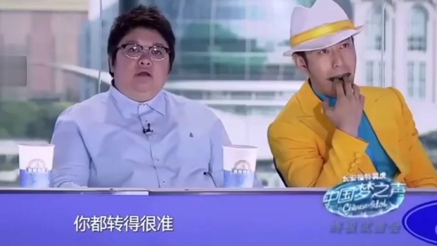 黄晓明当导师时的样子,李玟尬笑韩红暗讽,场面十分尴尬!