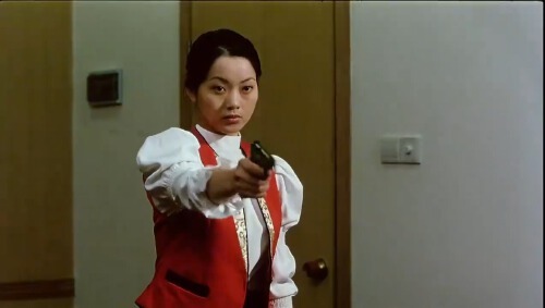 暗警:女杀手假扮服务员,身手利落,两枪干掉目标完成任务