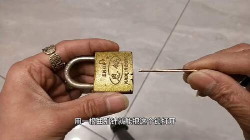 震惊!10秒回形针开锁绝技,锁匠亲测有效,99%的人不知道!
