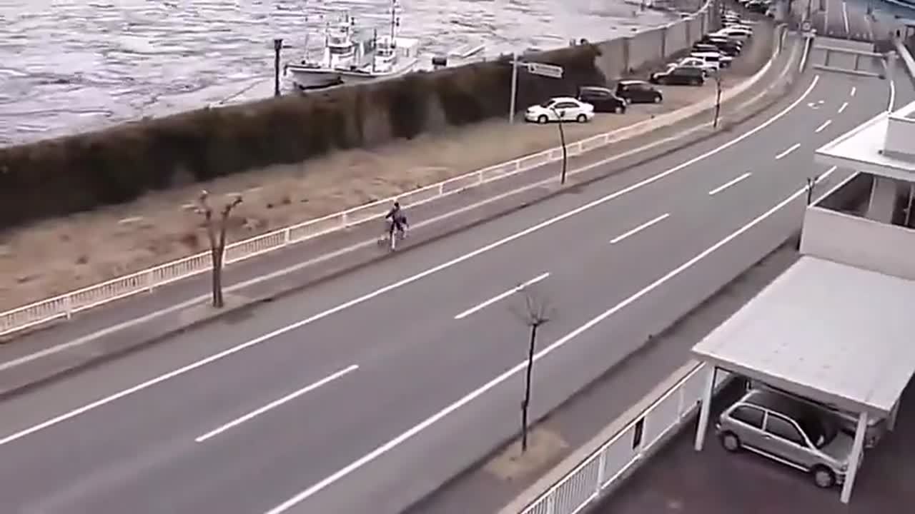 当年日本海啸亲历者,看完视频后,瞬间崩溃了