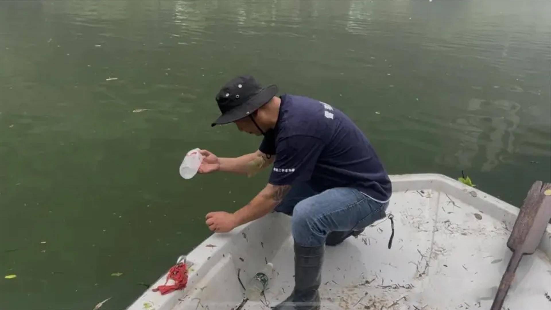 张家界天然溶洞变“粪坑”,里面都是生活垃圾和畜禽粪水