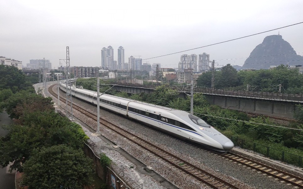 京局京段CRH380AL-2543担当的标杆列车G529(北京西-北海)准备到达...