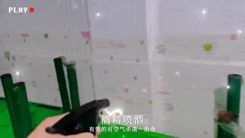 酒精喷洒消毒紫外线灯杀菌消毒 为了孩子健康我们一直用心去做