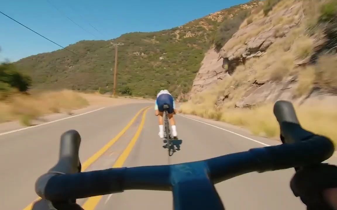 公路车带上耳机聆听变速器和链条转动的声音吧