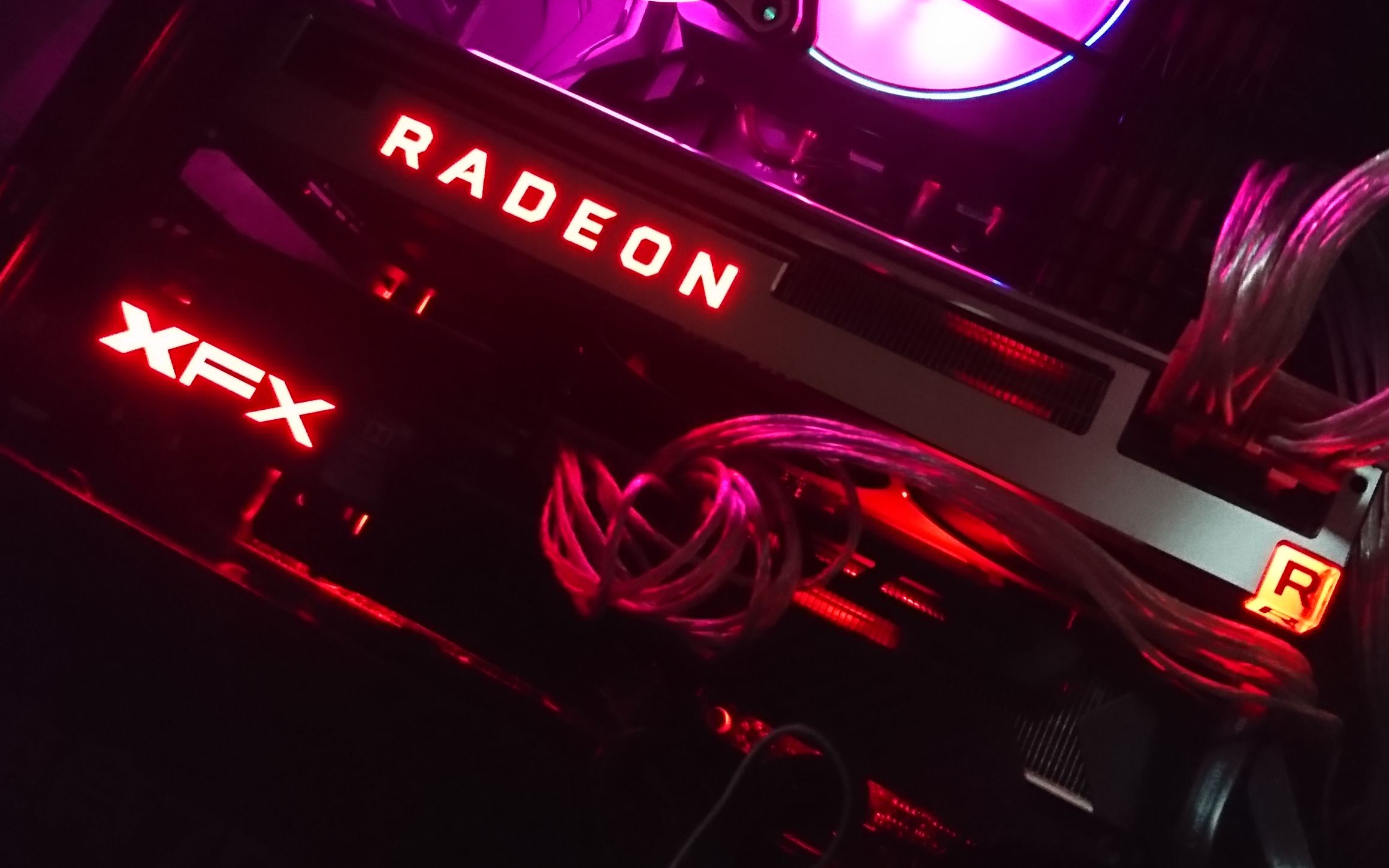 AMD radeon7和vega56能否交火?两块卡插一起能否更强?实测告诉你