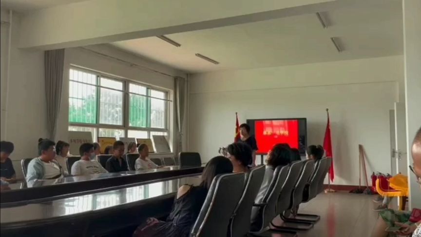 初三毕业典礼上,李雁鸿校长超励志讲话