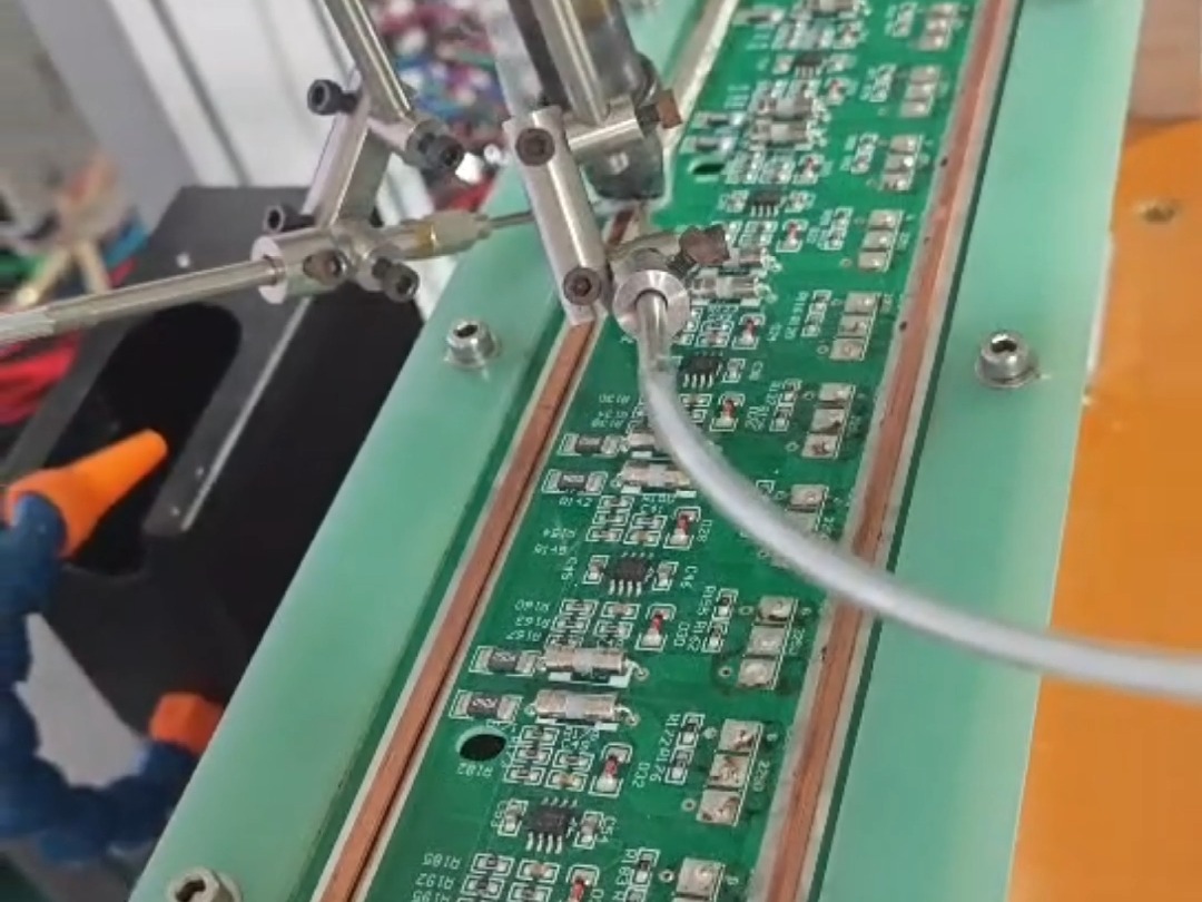 ...深圳三力焊锡自动化 RCA焊锡机 台式自动焊锡机操作 电子产品焊锡...