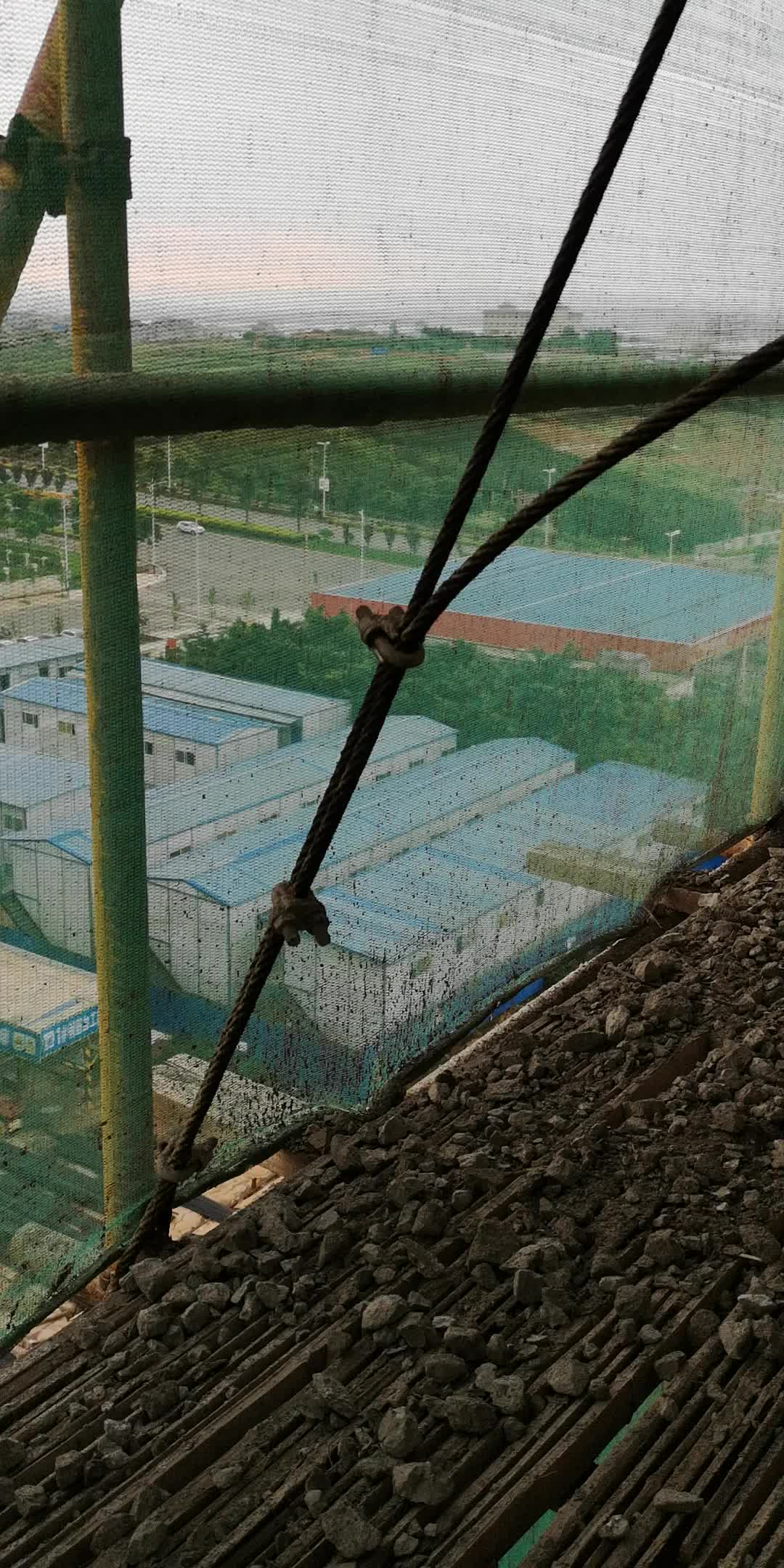 悬挑脚手架悬拉钢丝绳安全检查 - 副本