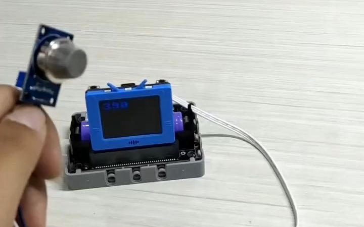 来自喵家小粉丝分享的创意小项目——烟雾报警器
