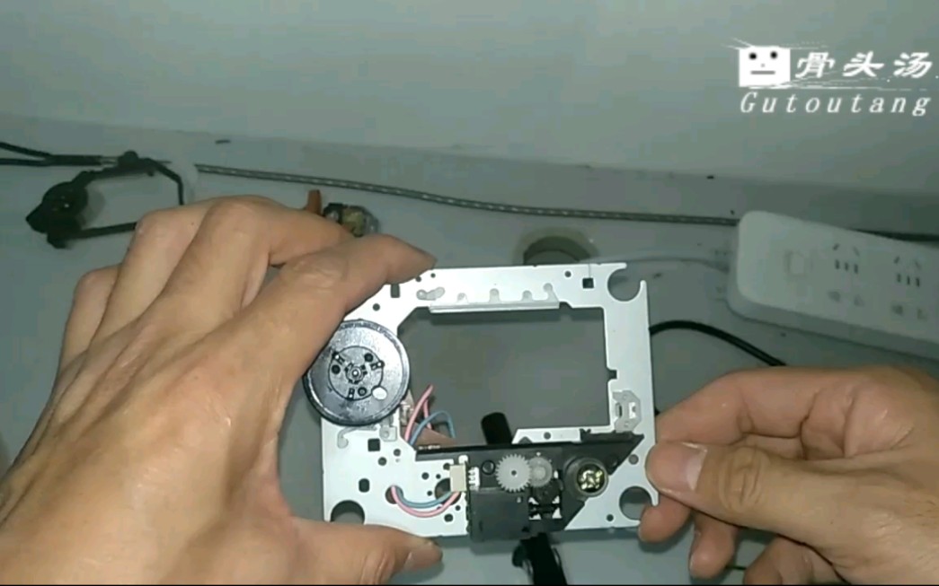 魔改索尼ksm213激光头支架齿轮,使其真正像ps1用的光驱,适配更多游戏