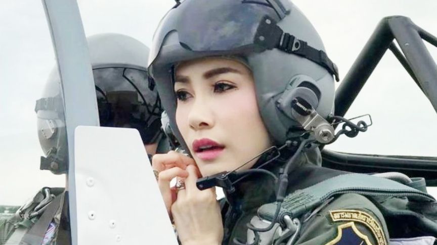 泰国王室风波后续，贵妃废黜后2名卧室守卫又被解雇，被指控通奸
