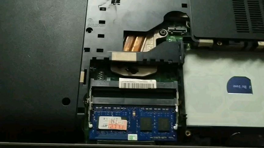 这是一个戴尔笔记本问题是不认硬盘维修