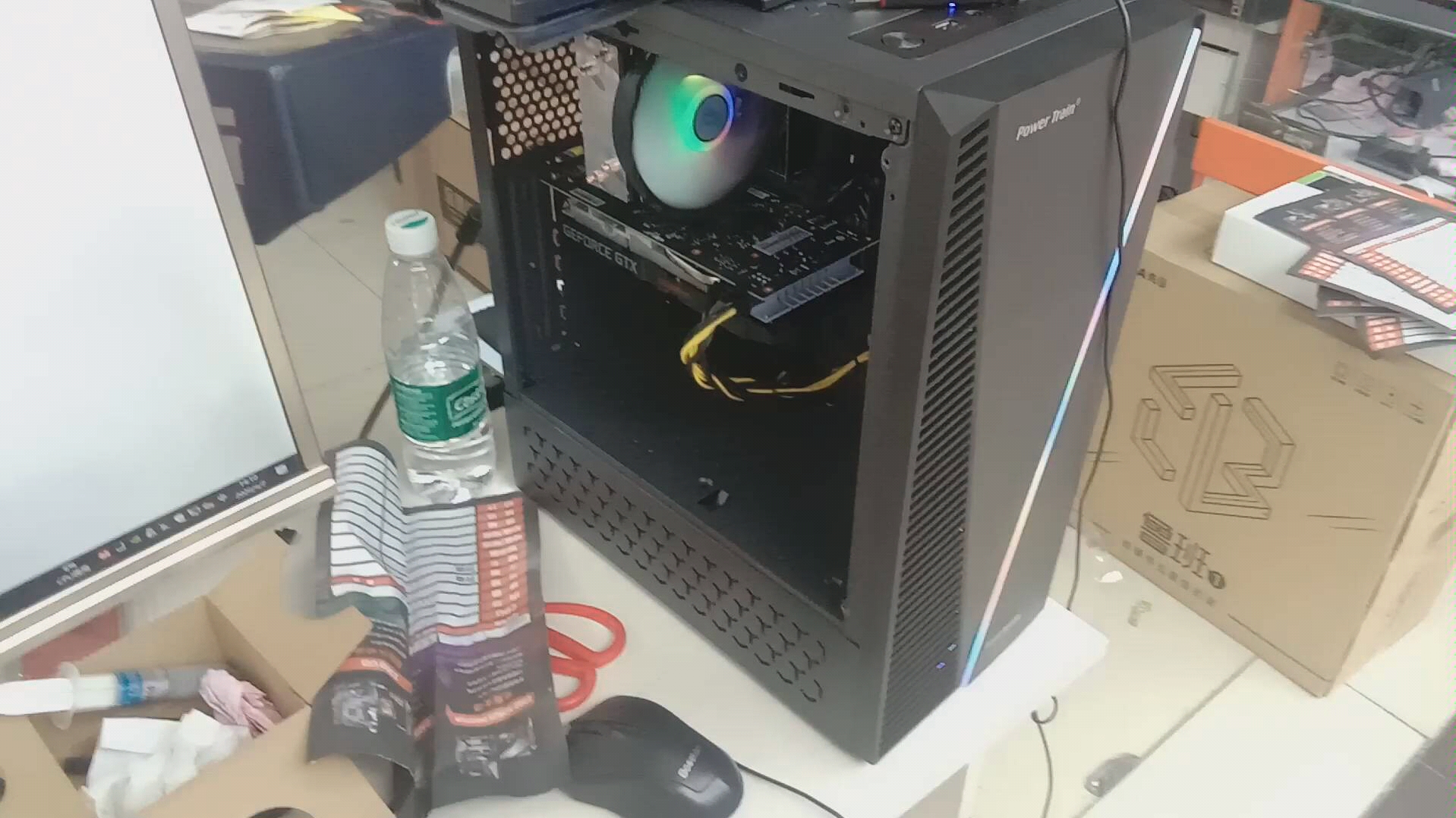 粉丝预算不足,h310主板能不能上i5 9400f?用烤鸡软件测试下是否降频