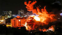 是巧合还是早有预谋?凌晨伊朗传出一连串爆炸声,现场火光冲天