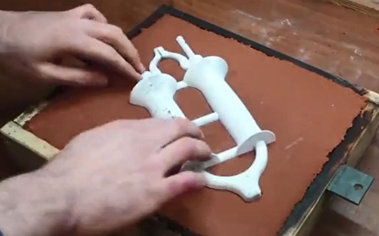 【3D打印】3D打印出模型,铝水倒入模具里,一幅把手就这样做好了