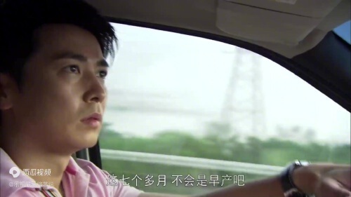 孕肚上高速突然肚子疼,婆婆在车内接生,下秒传来宝宝哭声