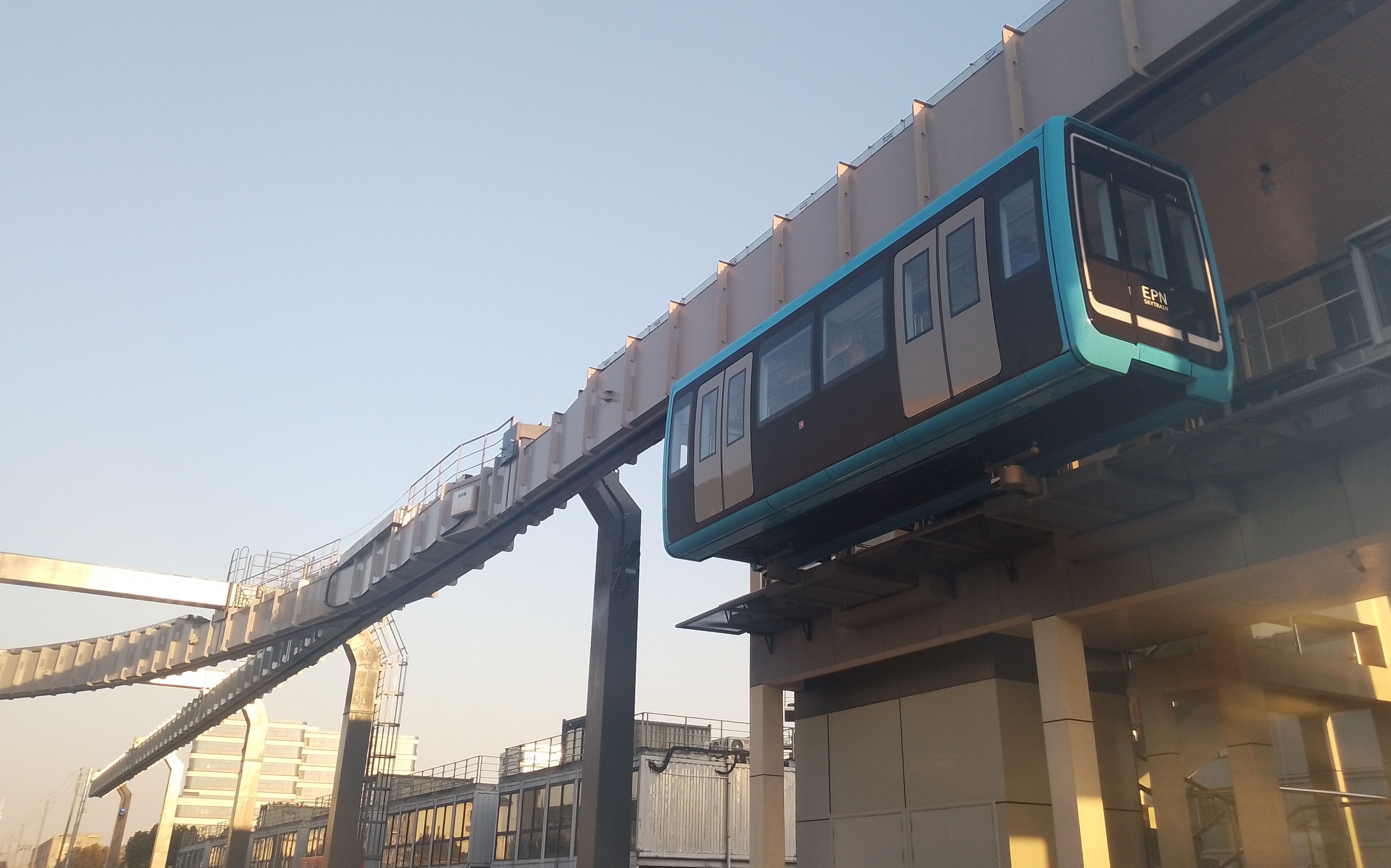 探访上海宝山“空轨”试验线