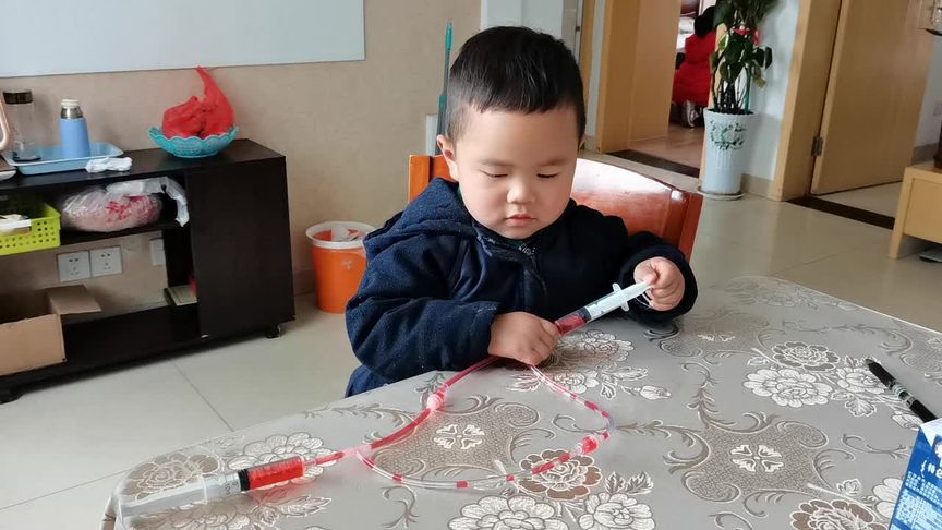 带宝宝玩人体血液循环小实验