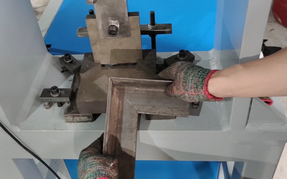 角铁如何切割标准的45度角?只需一招轻松搞定!