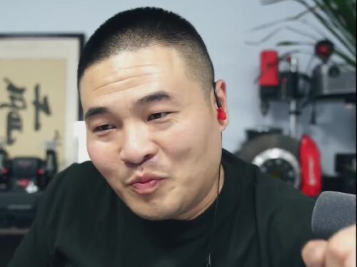 30万买车长期闲置?厂长怒怼:买这3款纯油SUV,插混电池会放坏