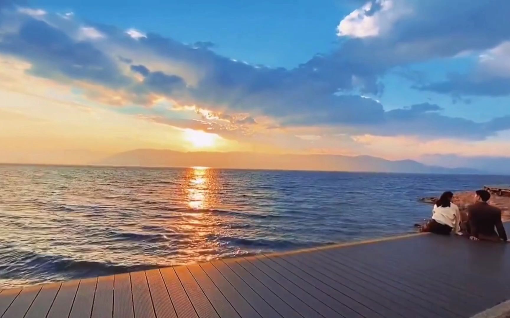 朗诵:《海滨小城》︱我的家乡是一座美丽的海滨小城…
