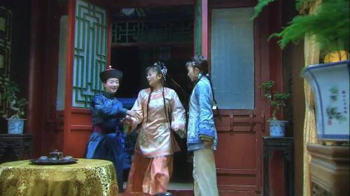 新还珠格格:金锁刀子嘴豆腐心!刚骂完小燕子又要为小燕子疗伤