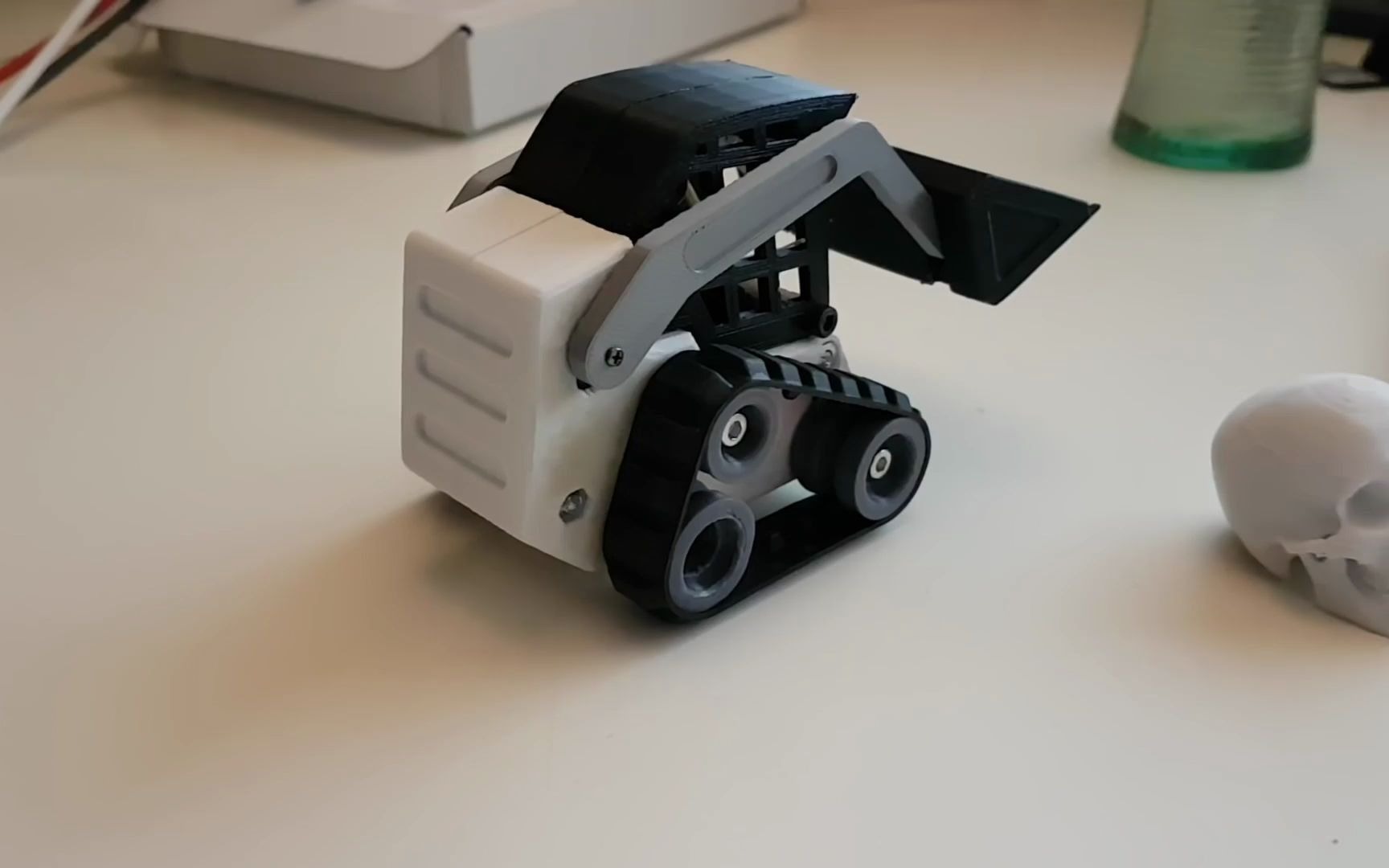 大神3D打印迷你小铲车后改造成遥控小铲车,太帅了!