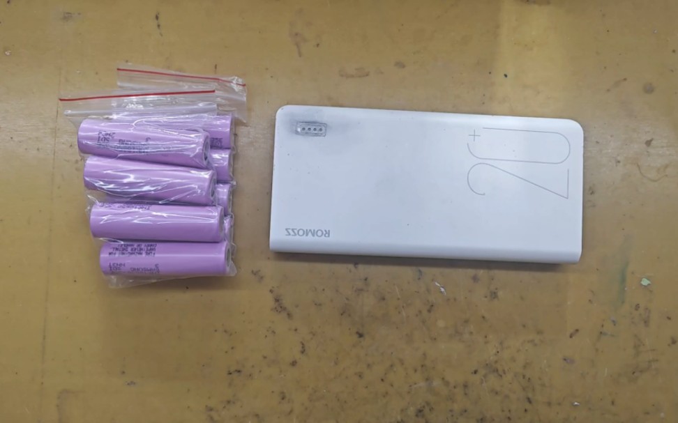 聚合物充电宝鼓包不耐用,改成18650锂电池,容量大不虚标。