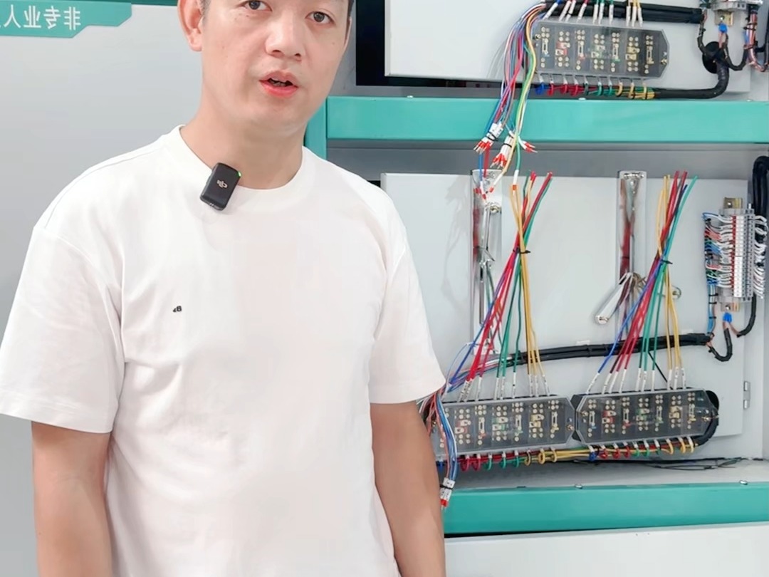 低压柜里面三块表位都是什么表