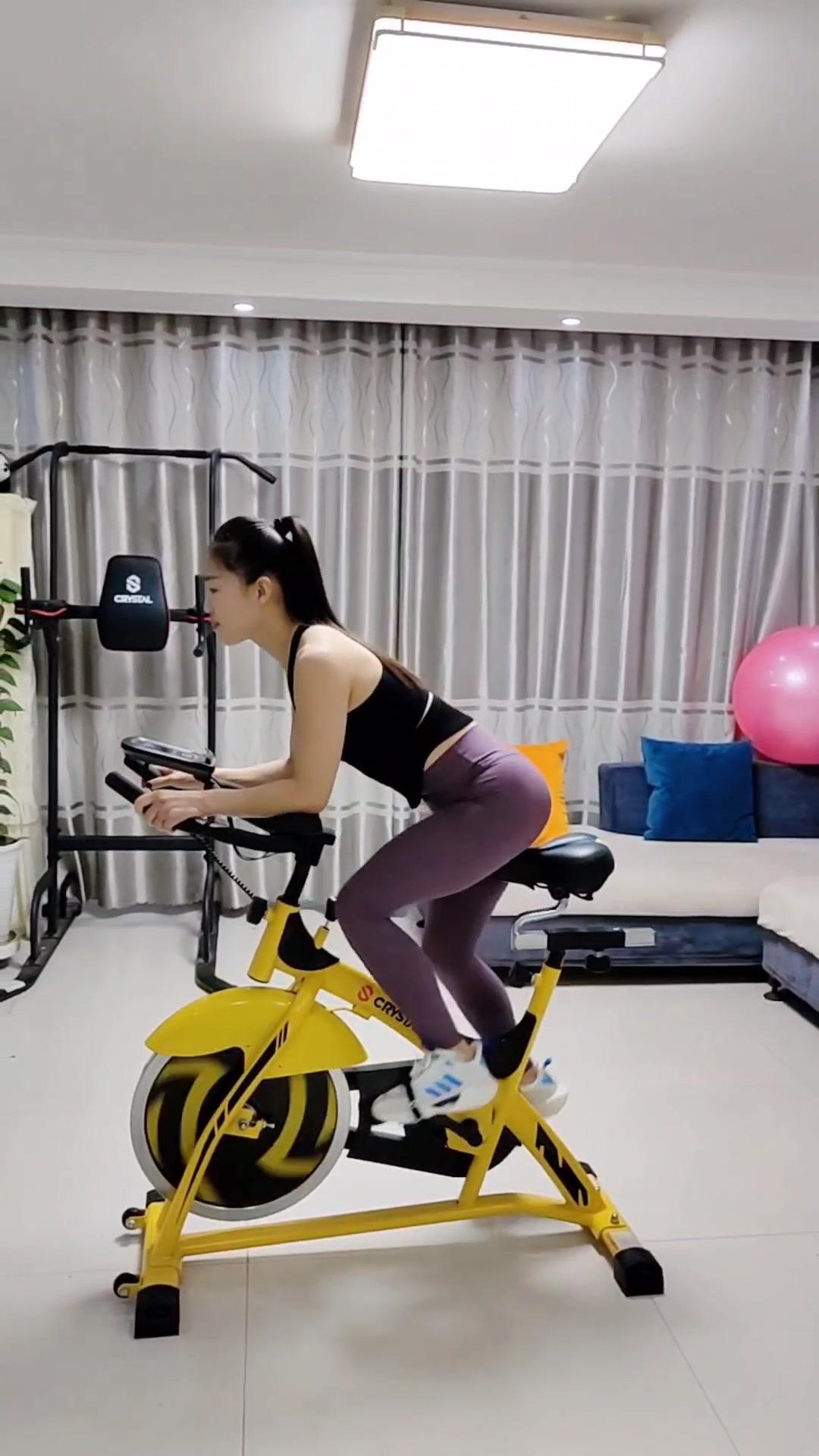 每天40分钟动感单车,暴汗.