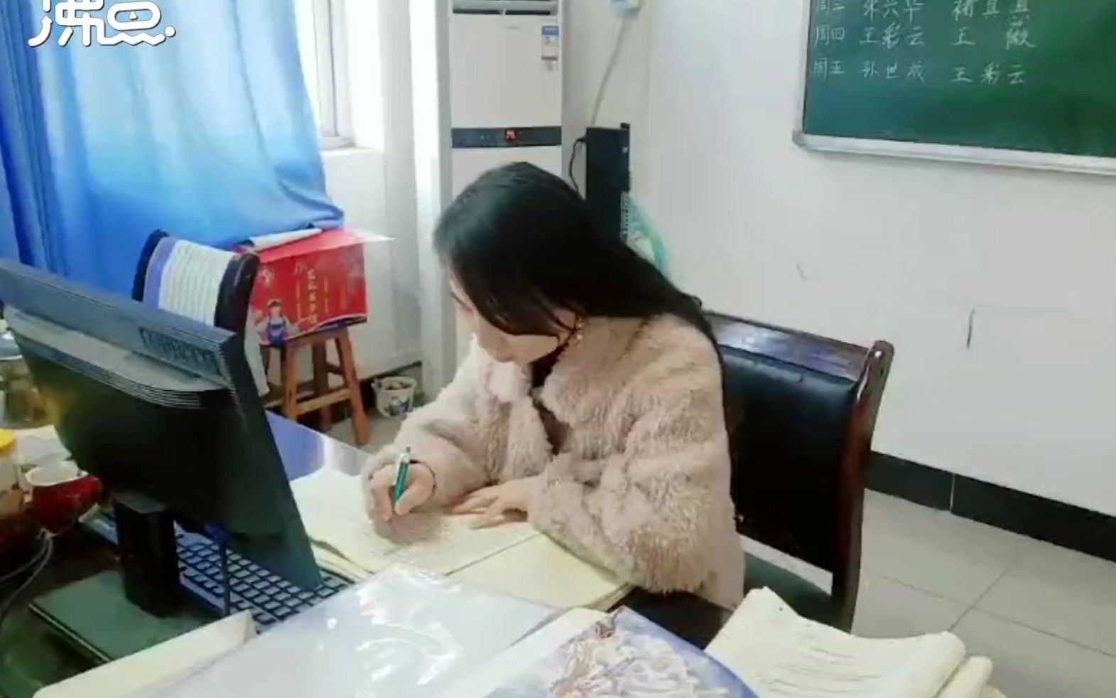 ...”【焦作举报学校职称不公的女教师被处分 校方责令其停课配合调查】