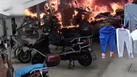电动车充电突然爆燃 画面曝光惊心动魄 多人合力快速灭火