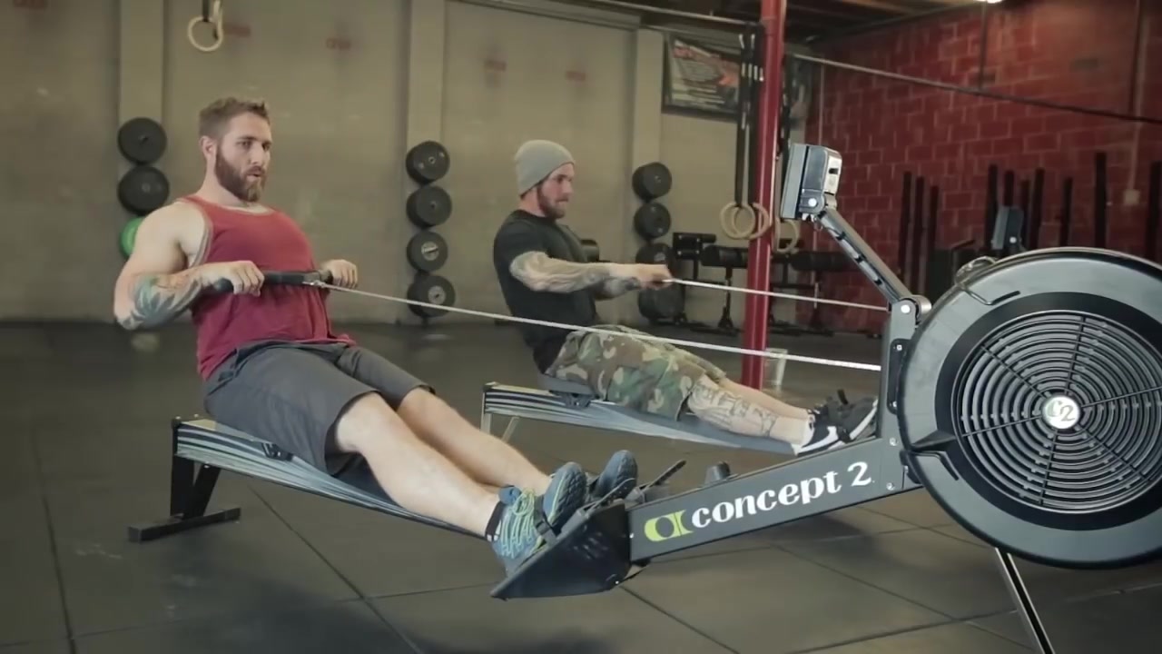 划船机运动时的错误动作纠正