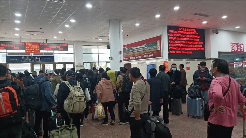 K7710衡水到天津的火车,进站后才发现人这么多,八点四十到天津