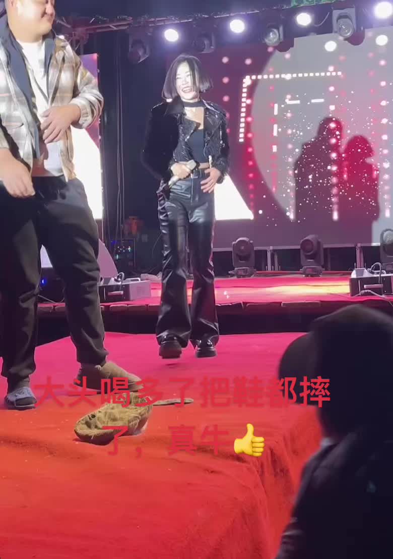 #演出现场 #现场演出视频 #演唱会现场视频 #舞台灯光效果 #演唱会...