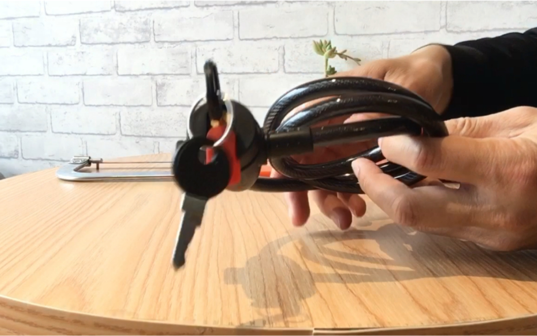 拆解自行车锁,一个普普通通的自行车锁构造还是很复杂的