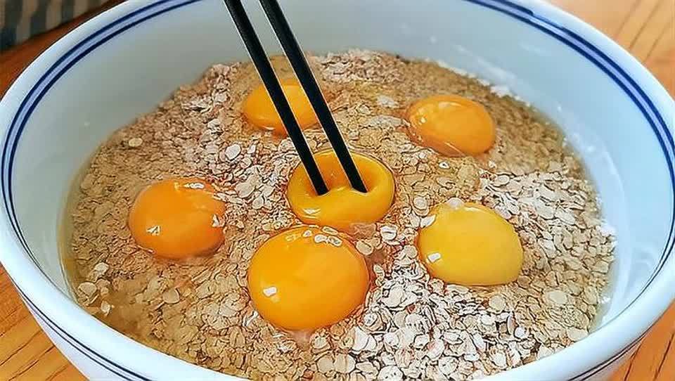 鸡蛋别炒着吃了,加一碗麦片,这样做比吃肉还香,出锅就被扫光光