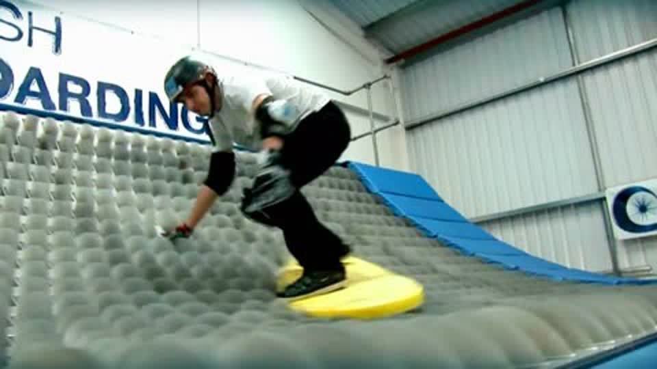 不可思议的冲浪模拟器,不用水也能体验冲浪快感,原理是什么?