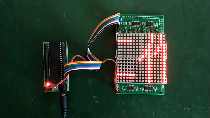 51单片机点阵滚动态汉字显示