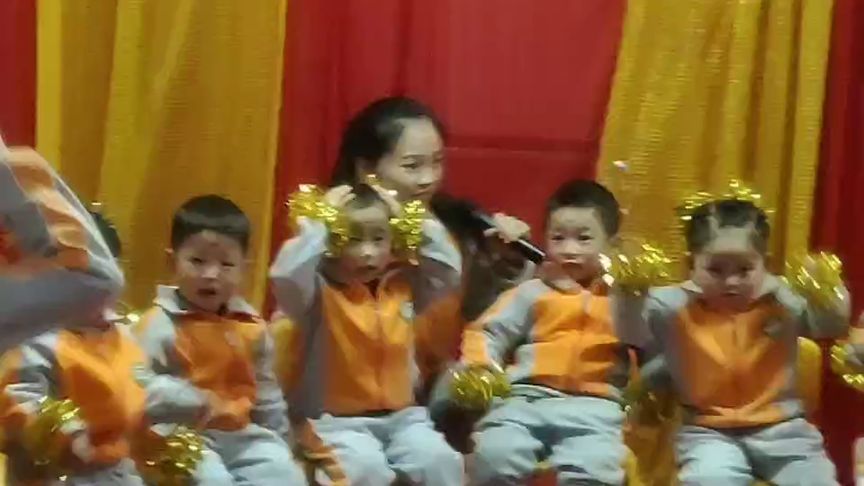 幼儿园小班表演“我的身体”,这动作,表演都太可爱了