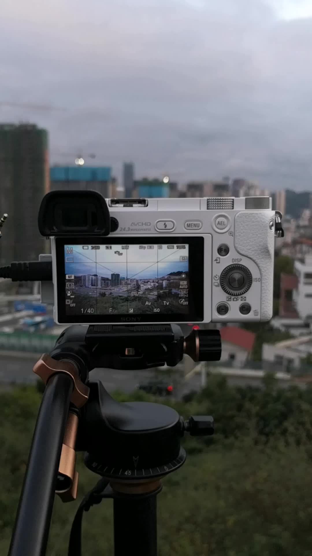 日转夜拍摄方法,太吵音是自配的,处理软件用到lr+lrt+pr.