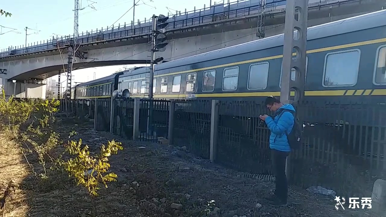 11月18日,京沪线大晚点,部分晚点列车通过合集