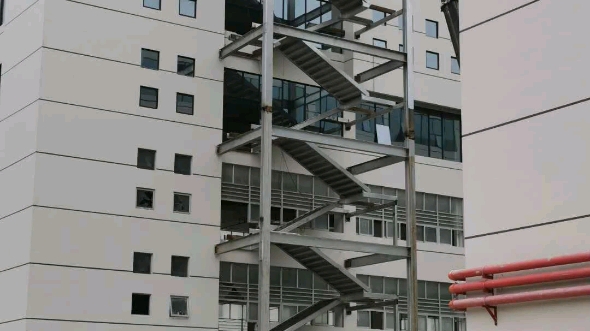 室内外楼梯制作消防楼梯搭建钢结构消防楼梯公司施工北京丰台大兴...