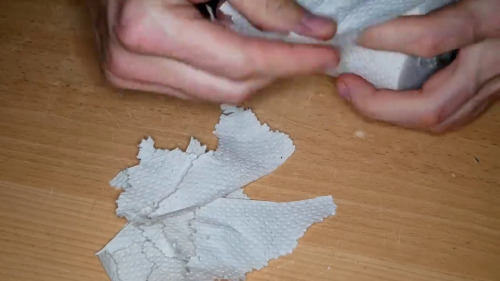 用卫生纸制作逼真的山脉模型