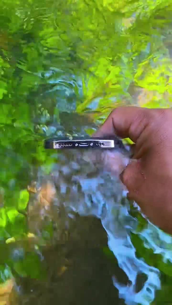 创意摄影,对比手法突出。