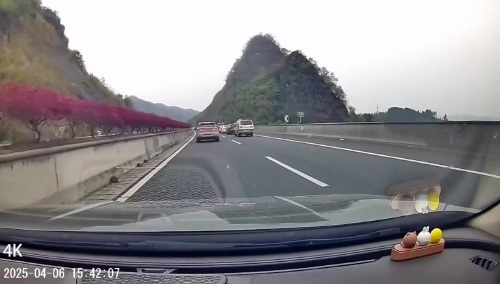 文明驾驶安全出行出行请注意交通安全开车的朋友们注意安全道路...